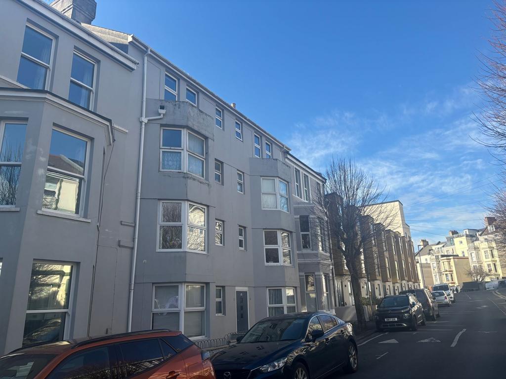 Pier Street, Plymouth, PL1 1 bed flat - £135,000