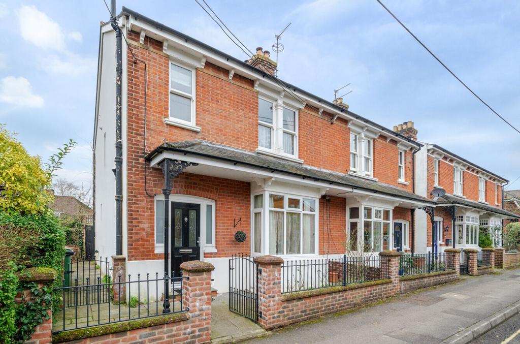 King George Avenue, Petersfield, GU32 3 bed semi-detached house for ...