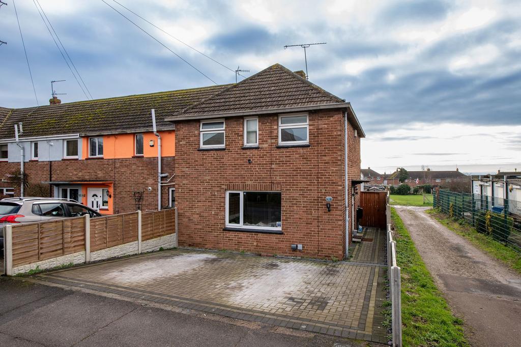 New Road, Sheerness ME12 3 bed end of terrace house - £270,000