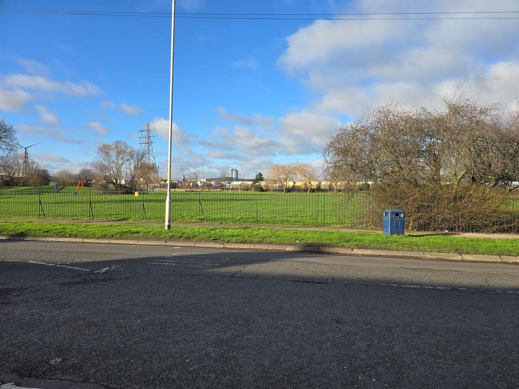 New Road, Sheerness ME12 2 bed end of terrace house - £200,000