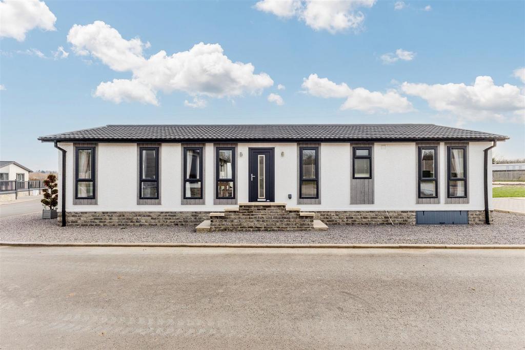Offenham Road, Evesham WR11 2 bed park home for sale - £199,000