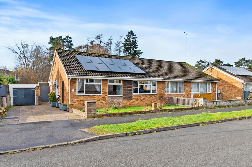 Severn Way, Kettering NN16 3 bed semi-detached bungalow - £260,000