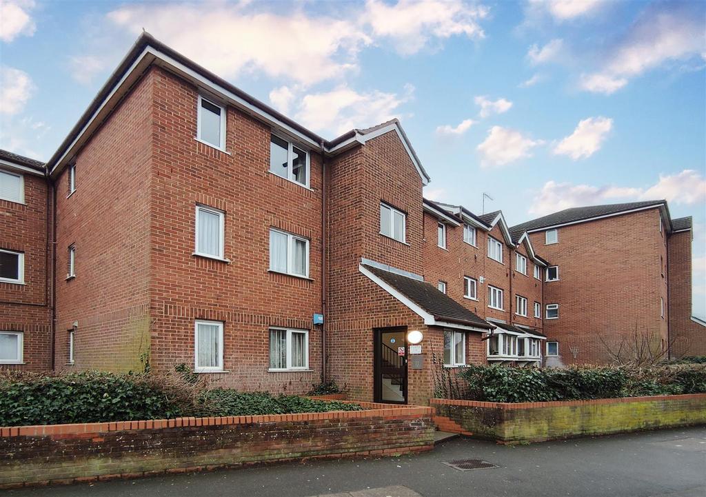 Hall Lane, Chingford 1 bed flat to rent - £1,375 pcm (£317 pw)