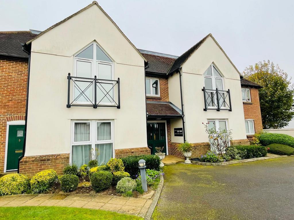 Ashtead Village 2 bed apartment for sale - £350,000