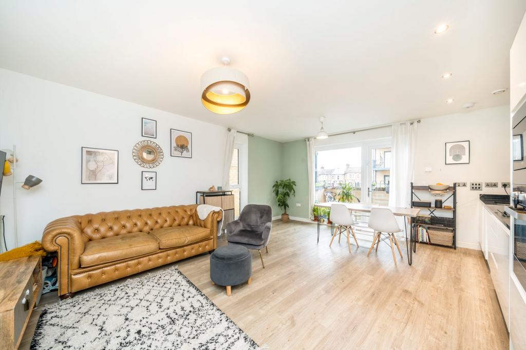 Kington House, Bowen Drive, Charlton... 2 bed apartment for sale - £450,000