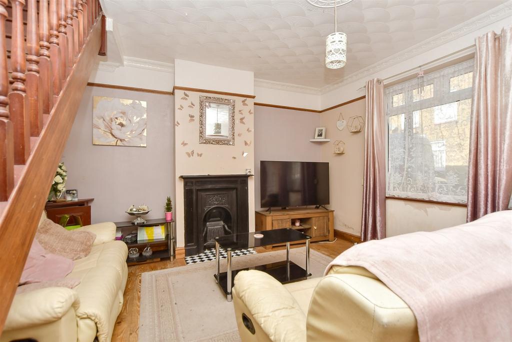 Alma Street, Sheerness ME12 2 bed terraced house - £105,500