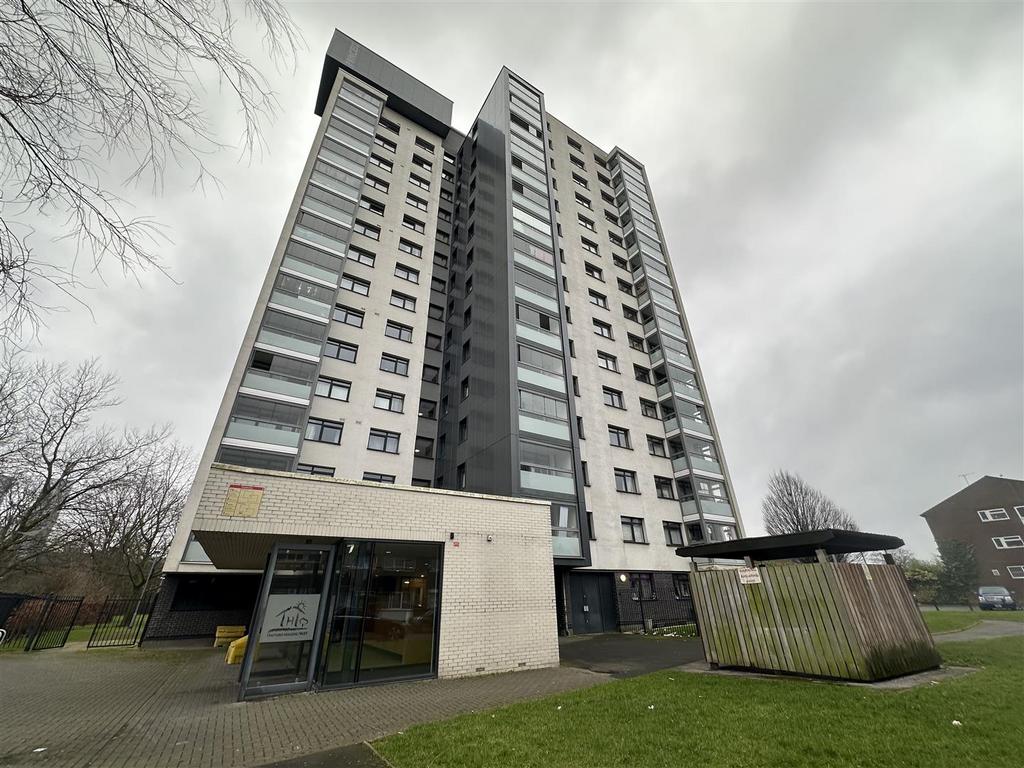 Princess Court, Cornbrook Park Road... 2 bed apartment - £130,000