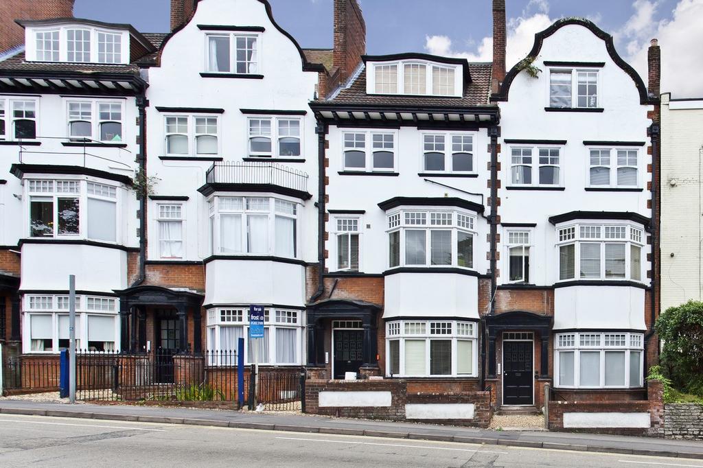 Christchurch Road, Bournemouth BH1 2 bed apartment - £160,000