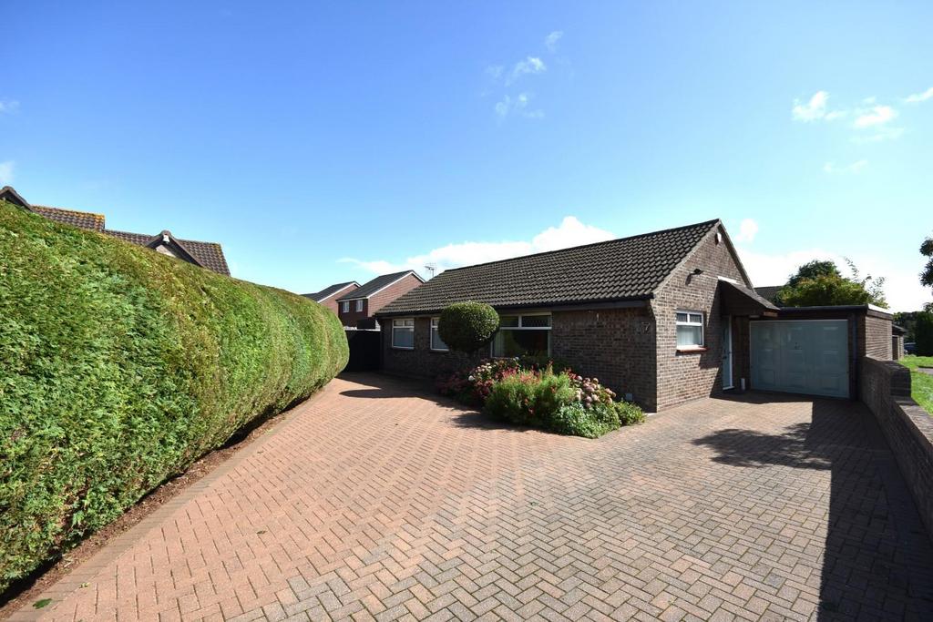 7 Uphill Close, Sully, CF64 5UT 3 bed detached bungalow - £450,000