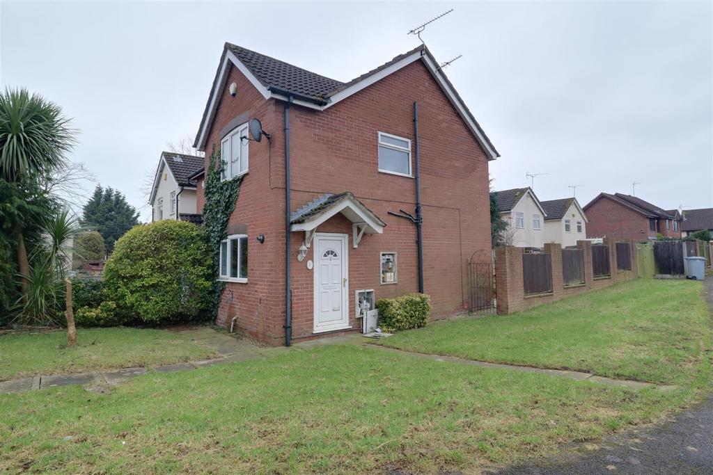 Kestrel Drive, Crewe 2 bed semi-detached house for sale - £135,000