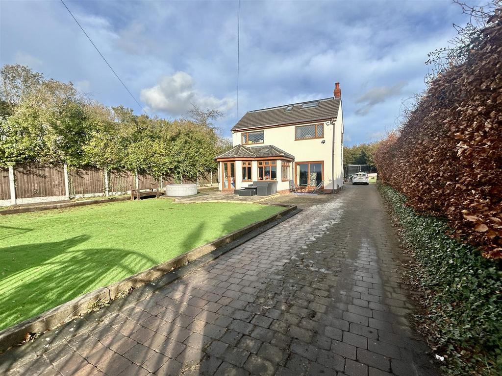 Barrowby Lane, Garforth, Leeds 4 bed detached house for sale - £430,000