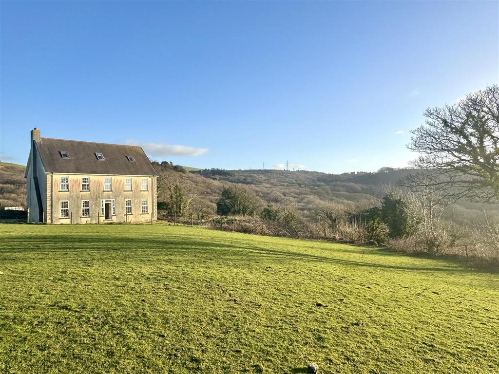 Cimla, Neath 6 bed detached house for sale - £450,000