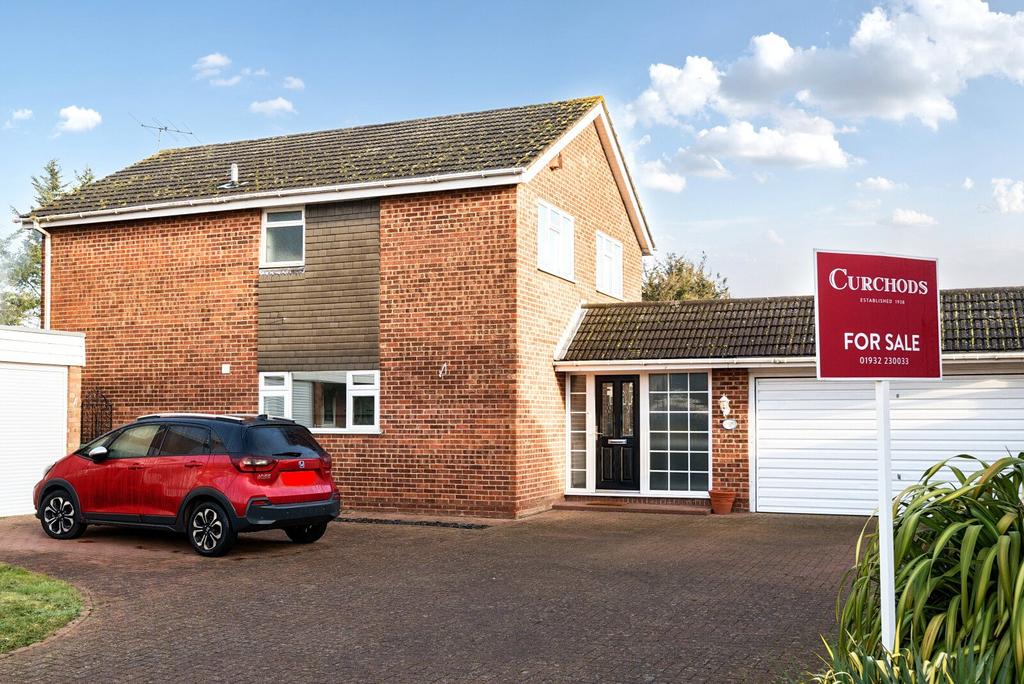 Shepherds Close, Shepperton, TW17 4 bed detached house - £700,000