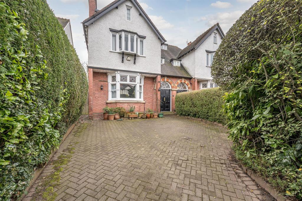 Chawn Hill, Oldswinford, DY9 7JA 4 bed semi-detached house for sale - £ ...