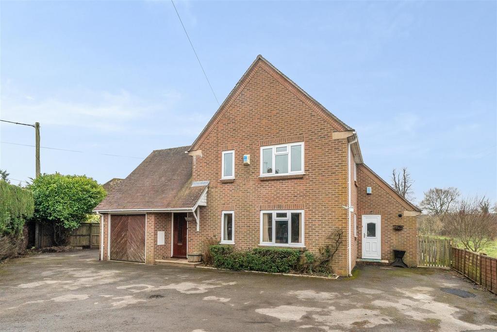 Ford Lane, Salisbury SP4 4 bed detached house to rent - £1,950 pcm (£ ...