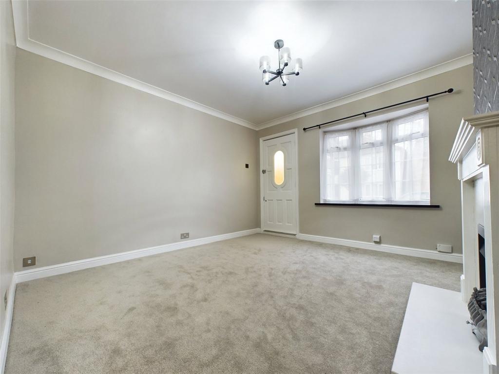 Richmond Road, Romford RM1 2 bed terraced house - £1,800 pcm (£415 pw)