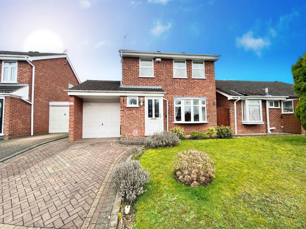 Royal Close, Brierley Hill DY5 3 bed detached house - £310,000