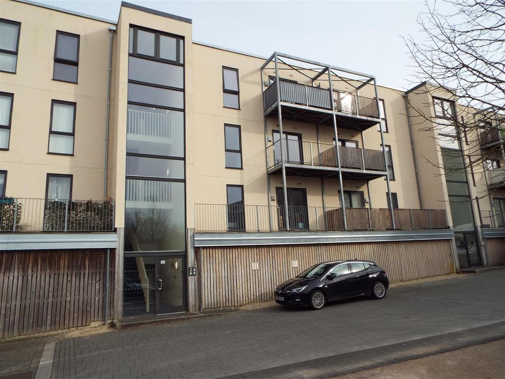 Lime Tree Square, Street 1 bed apartment - £725 pcm (£167 pw)