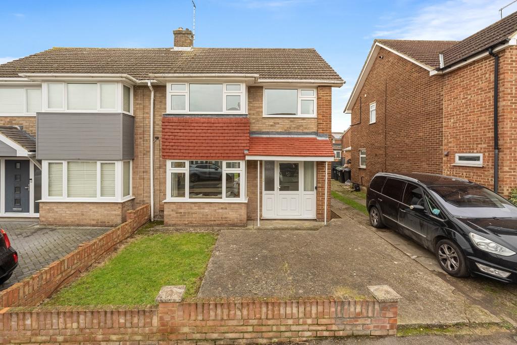 Windhover Way, Gravesend DA12 3 bed semi-detached house for sale - £375,000