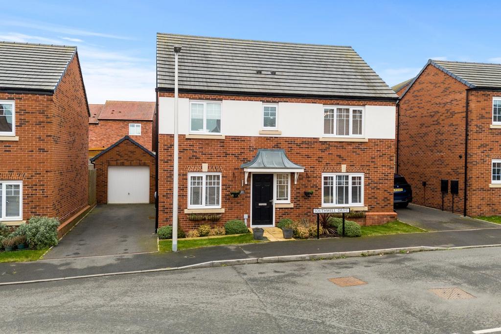 Southwell Drive, Houlton, Rugby, CV23 4 bed detached house for sale - £475,000