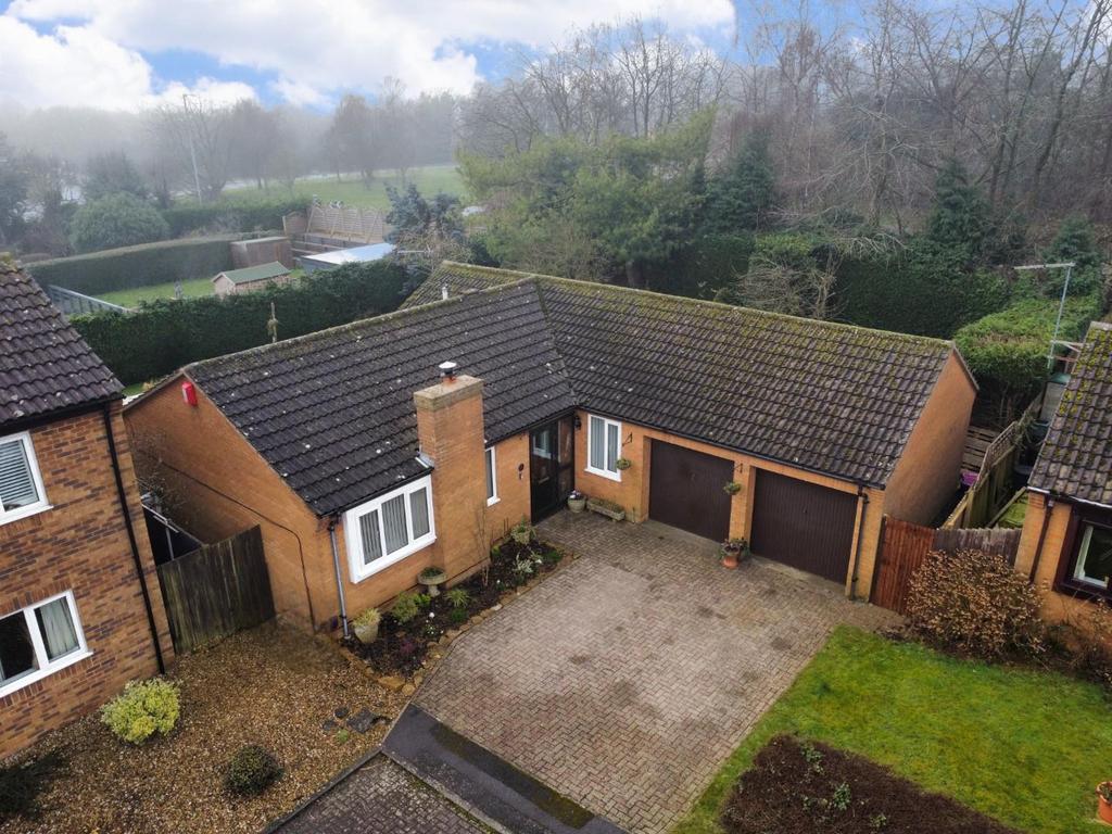 Aspen Close, Berrydale, Northampton NN3 3 bed detached bungalow - £400,000