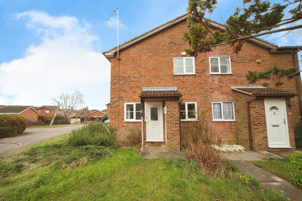 Luton LU3 1 bed terraced house - £900 pcm (£208 pw)