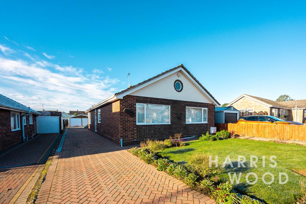 Gordon Road, Harwich, Essex, CO12 3 bed detached bungalow - £390,000