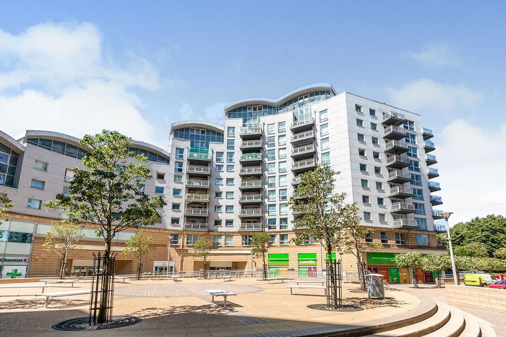 Alencon Link, Hampshire RG21 2 bed flat - £1,200 pcm (£277 pw)