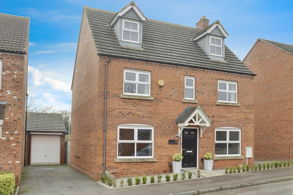 Lammas Drive, Loughborough LE12 5 bed detached house for sale - £475,000