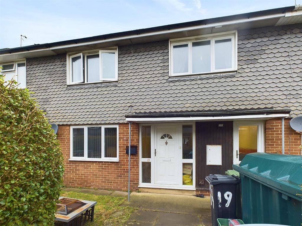 Oatfield Road, Frampton On Severn 3 bed terraced house - £270,000