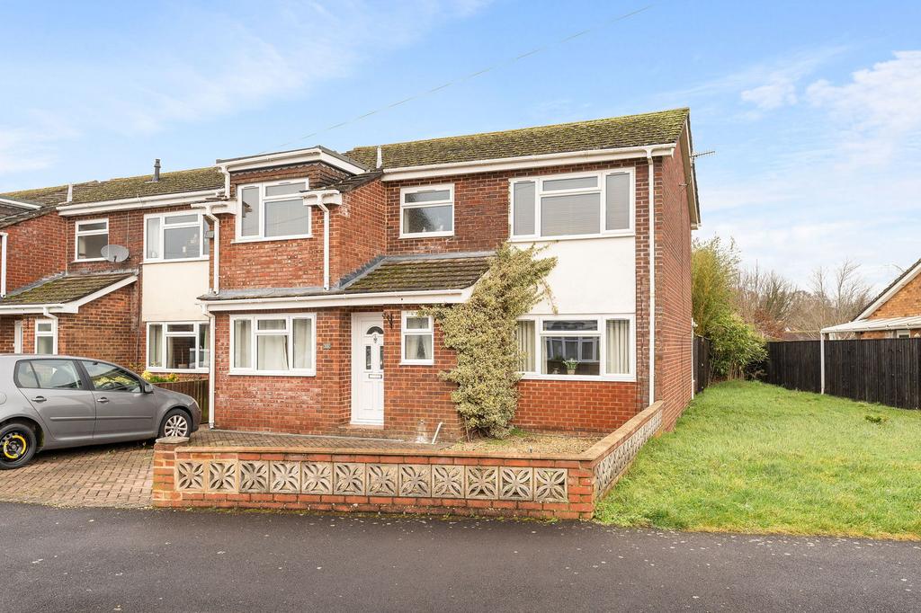 Richards Way, Salisbury SP2 4 bed detached house - £495,000