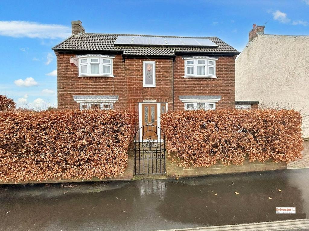 East Street, Stanley, County Durham, DH9 3 bed detached house - £237,500