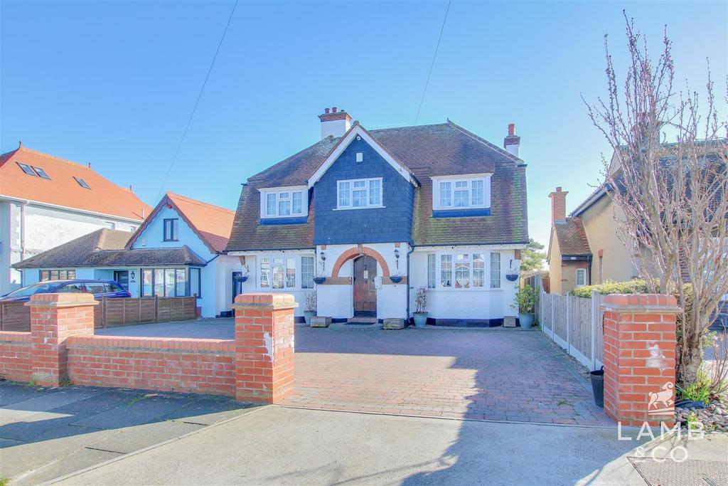 Kings Road, Clacton-on-Sea CO15 4 bed detached house for sale - £600,000