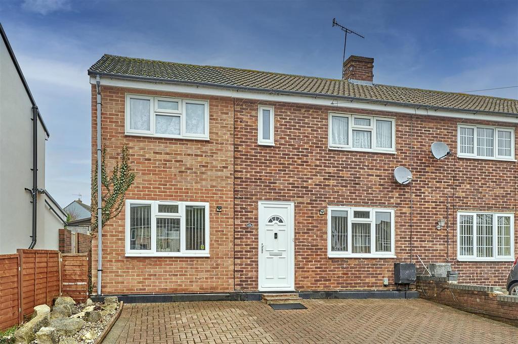 Norfolk Way, Bishop's Stortford CM23 4 bed end of terrace house - £520,000