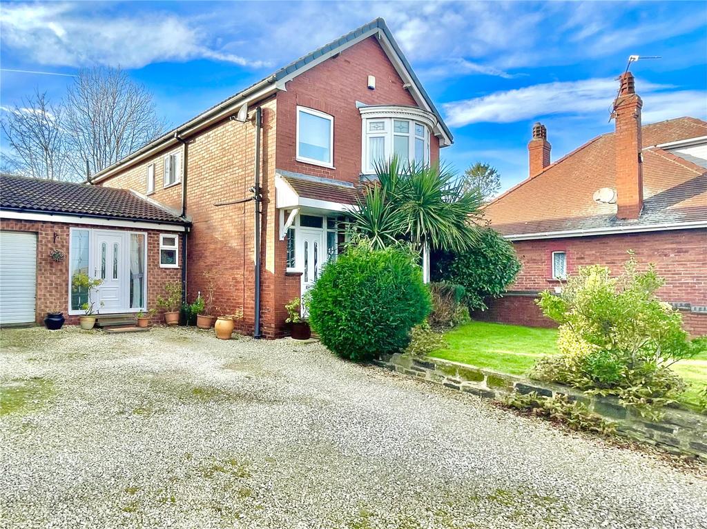 Brampton Road, Rotherham S63 4 bed detached house - £425,000