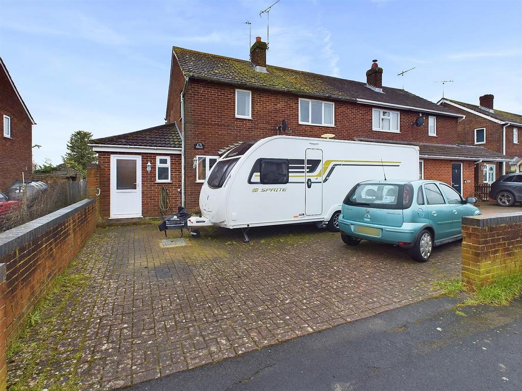 Oatfield Road, Frampton On Severn 4 bed semi-detached house - £375,000