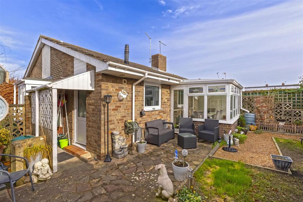 Boxgrove, Goring-By-Sea 2 bed semi-detached bungalow for sale - £325,000