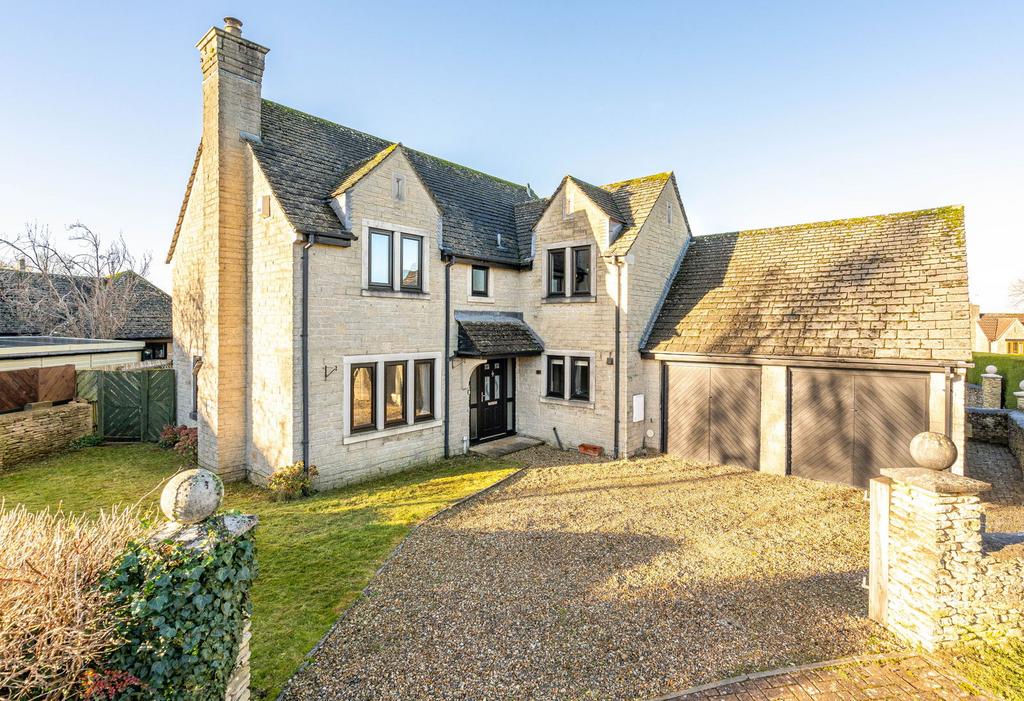 Belfry Drive, Hullavington 4 bed detached house - £725,000