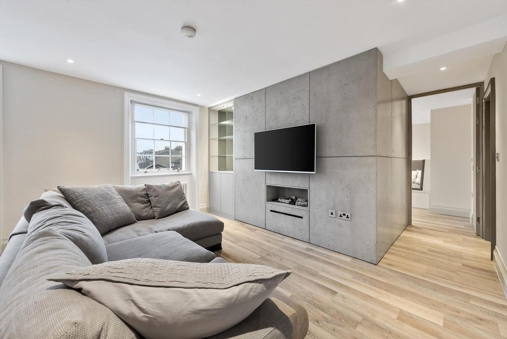 Chester Row, Belgravia, London, SW1W 2 bed flat - £5,417 pcm (£1,250 pw)