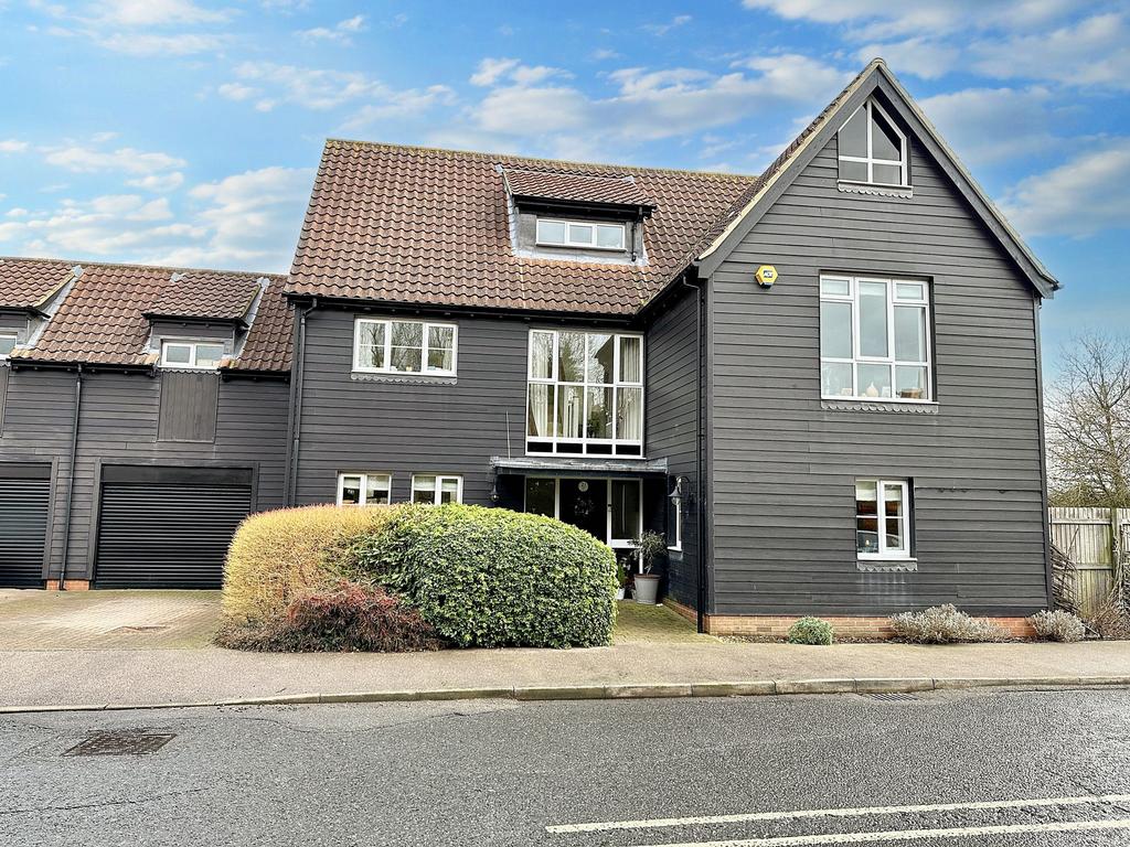 Eastfield Road, Basildon SS15 5 bed link detached house for sale - £800,000