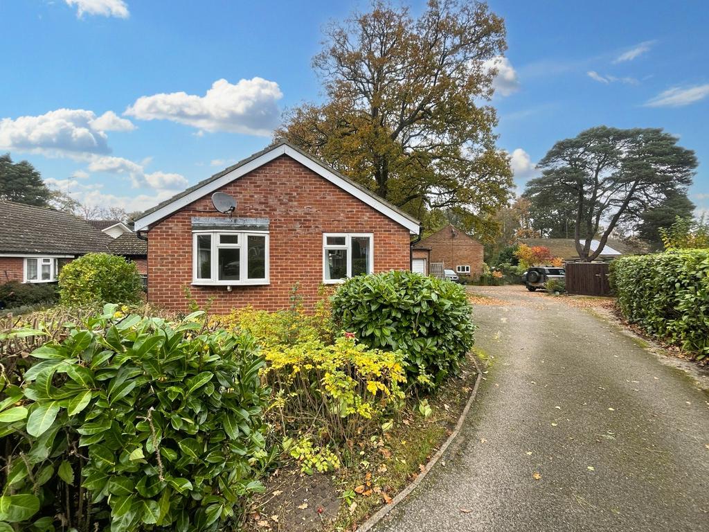 Dudley Close, Whitehill, Bordon... 2 bed bungalow for sale - £275,000
