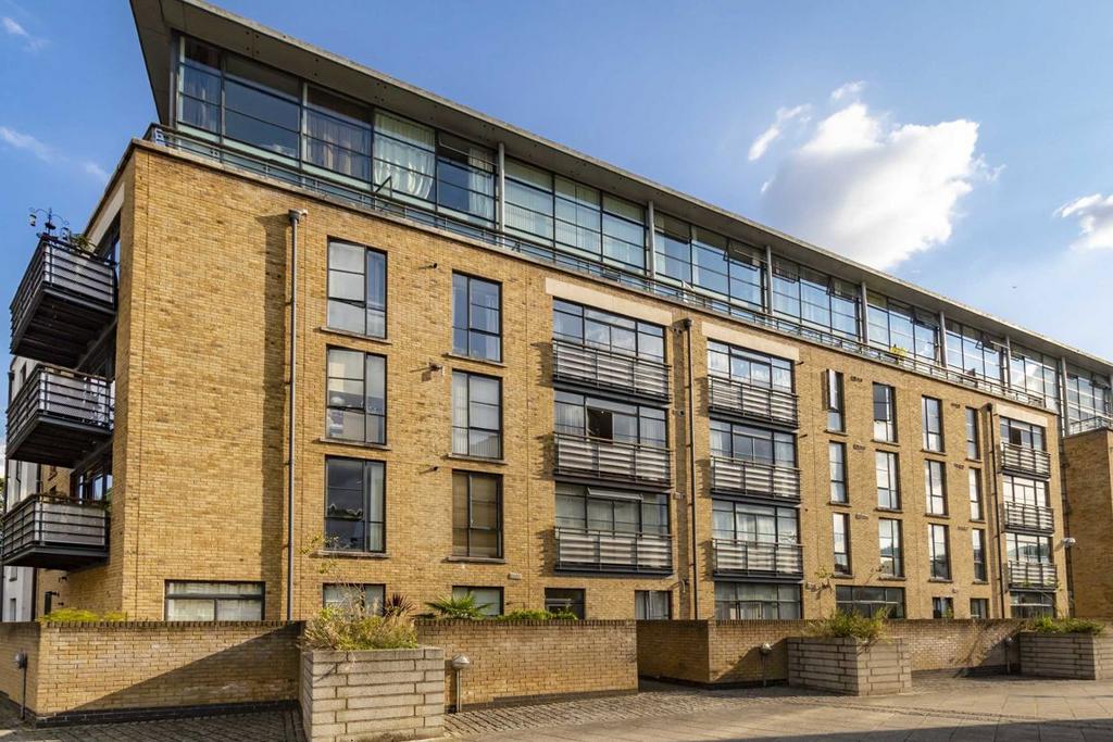 Point Wharf Lane, Brentford TW8 1 bed flat - £1,647 pcm (£380 pw)