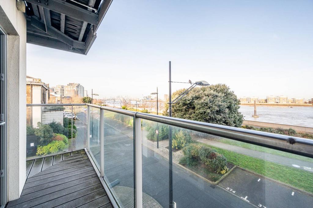 Building 50, Woolwich Riverside... 2 bed flat for sale - £500,000