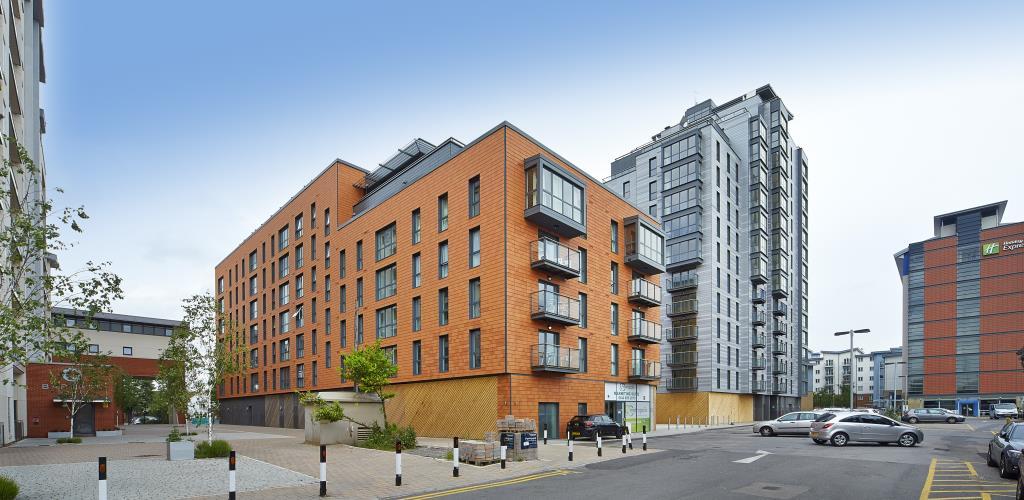 Slough, Berkshire, SL2 2 bed flat - £1,550 pcm (£358 pw)