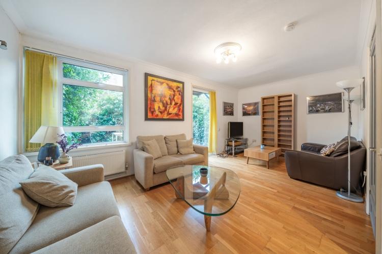 Grove Lane, London SE5 3 bed apartment - £2,750 pcm (£635 pw)