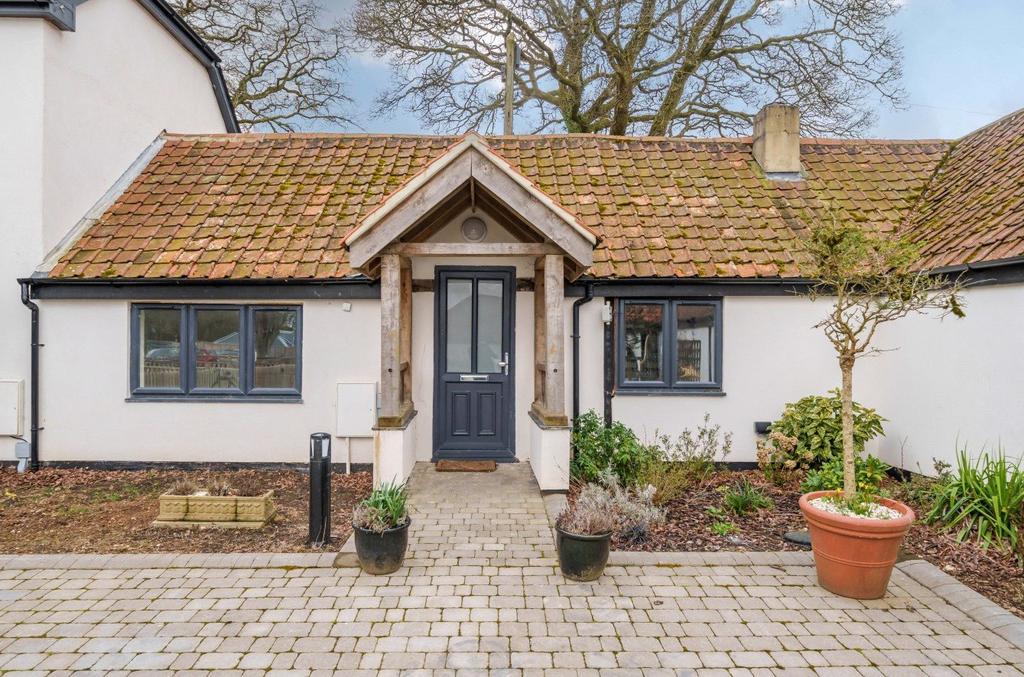 Petersfield Road, Alresford SO24 2 bed bungalow to rent - £1,650 pcm (£ ...