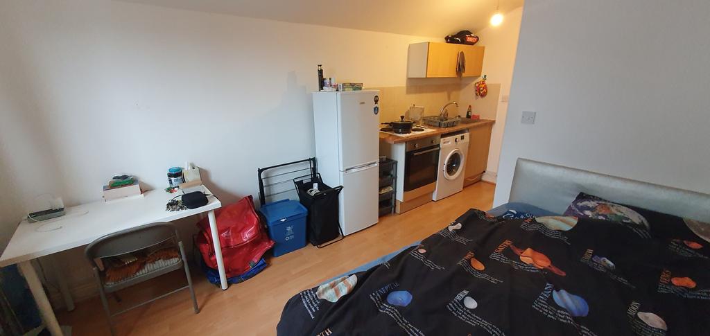Flat 3, 16, Mundy Place, Cardiff... Studio to rent - £695 pcm (£160 pw)