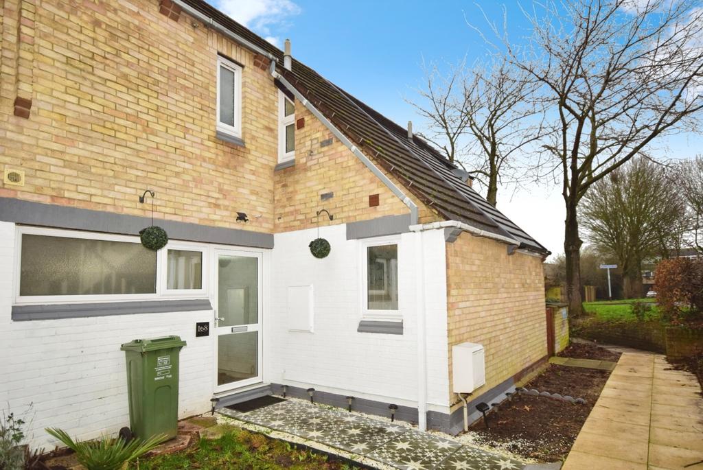 Broomfields Basildon SS13 2 bed terraced house - £1,595 pcm (£368 pw)