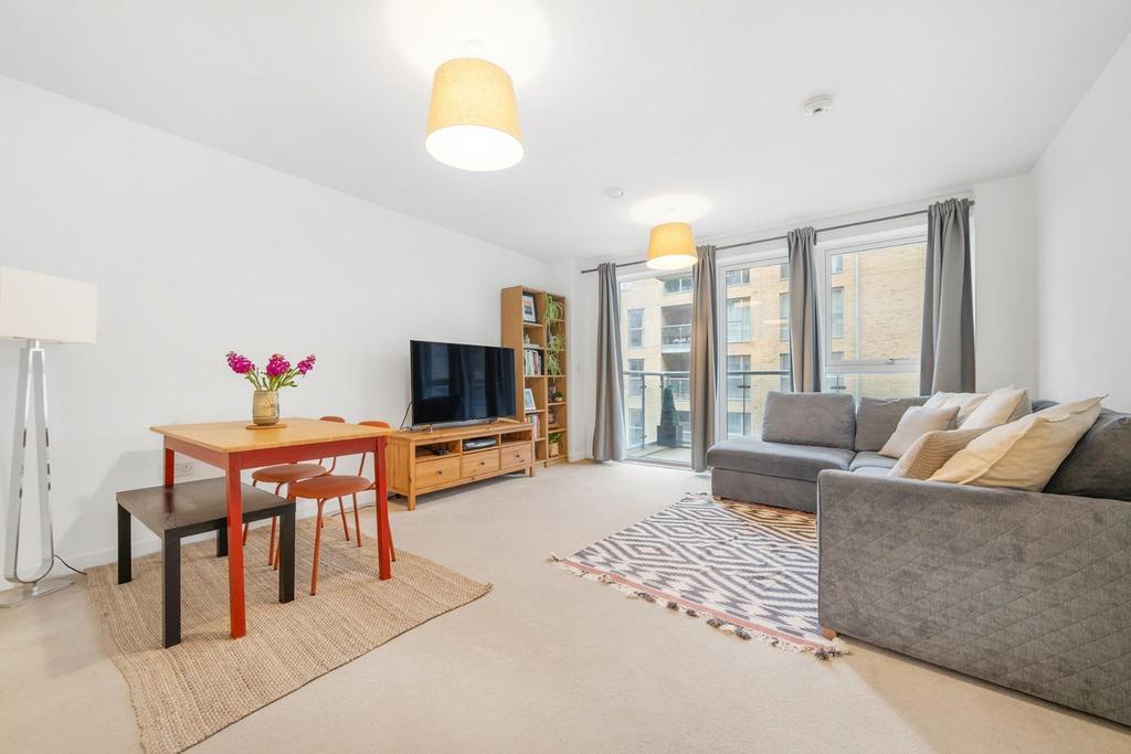 Loughborough Park, London SW9 2 bed flat - £550,000