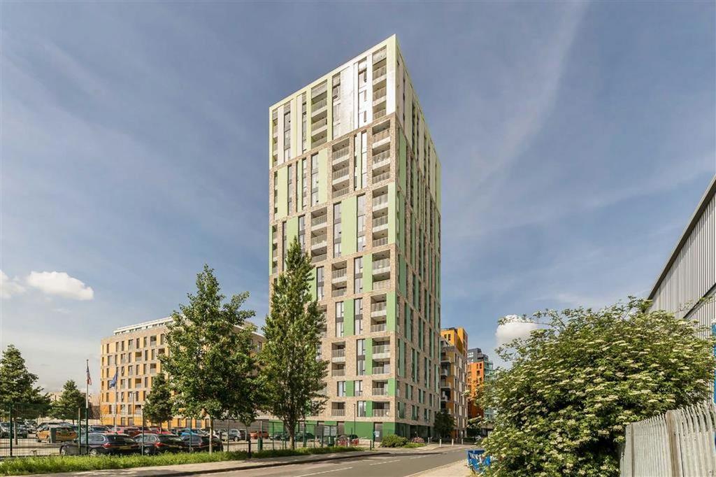 Telcon Way, London SE10 1 bed flat - £1,850 pcm (£427 pw)
